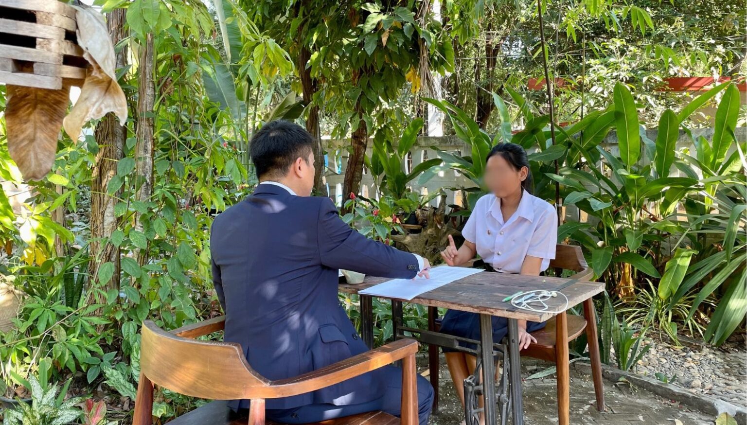 Helping a stateless student in applying for a birth certificate